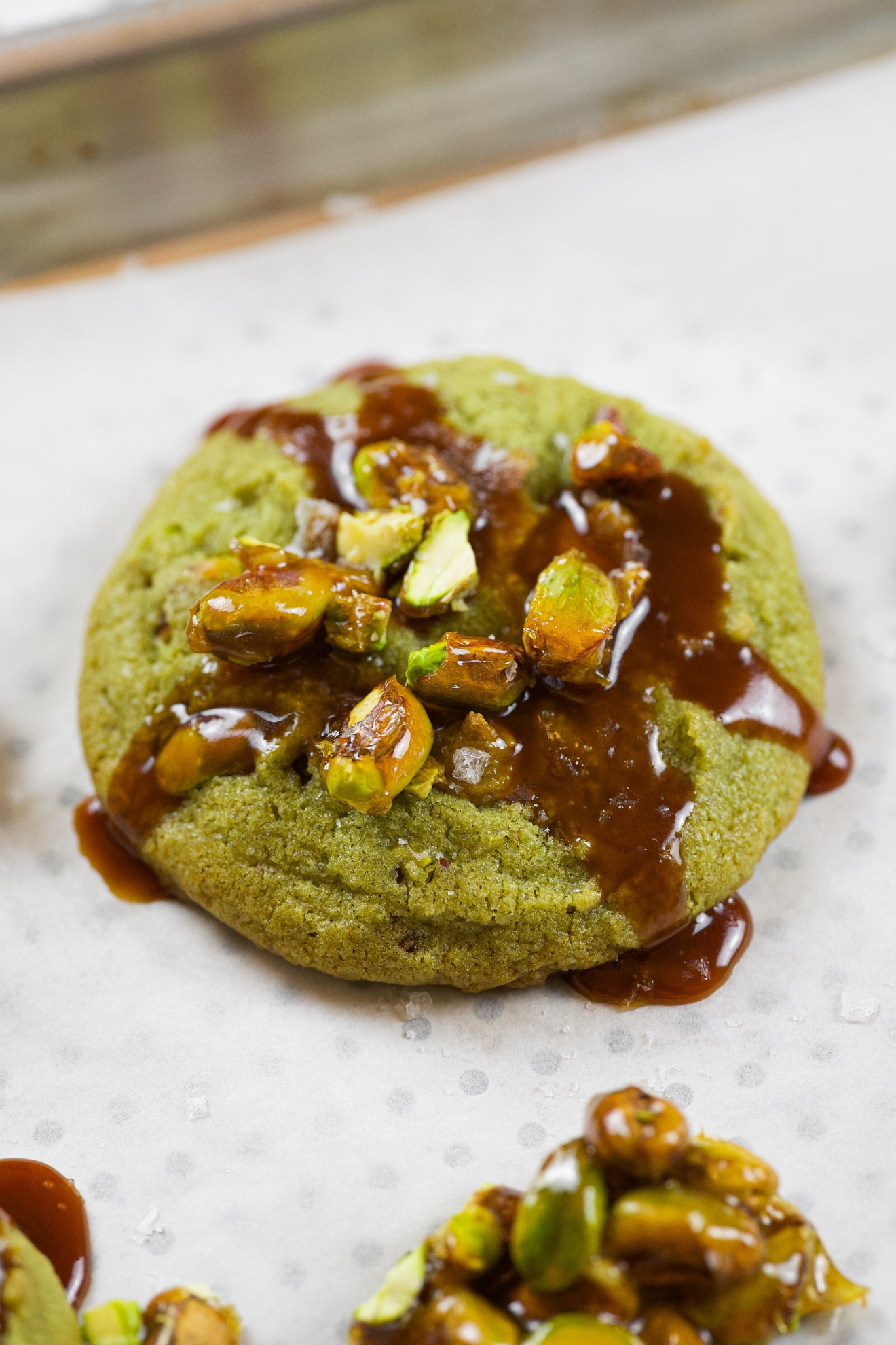 Cookie de Pistache com Praliné e Caramelo - Thinking Sweet